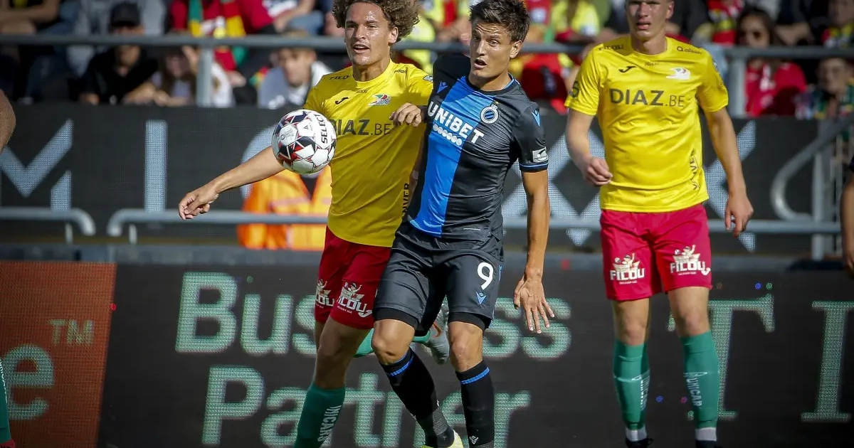 Club-spits ruikt zijn kans onder nieuwe coach en deelt kleine sneer uit ...