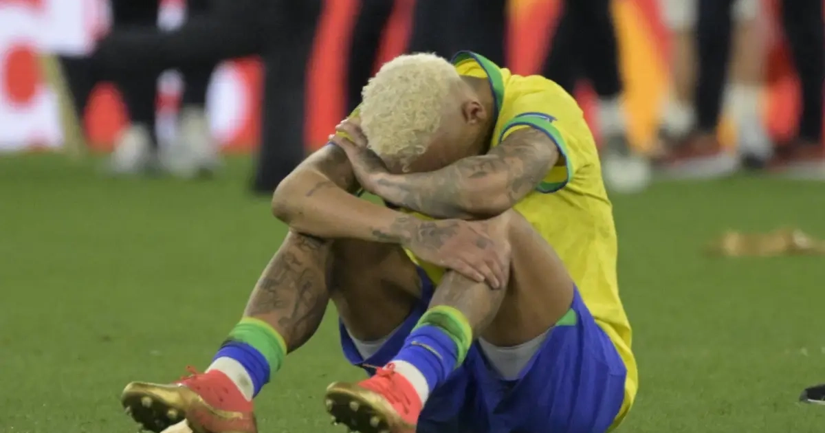 🎥 Ondanks alle emoties: Neymar zorgt voor fantastisch beeld door zoon Perisic te knuffelen ...