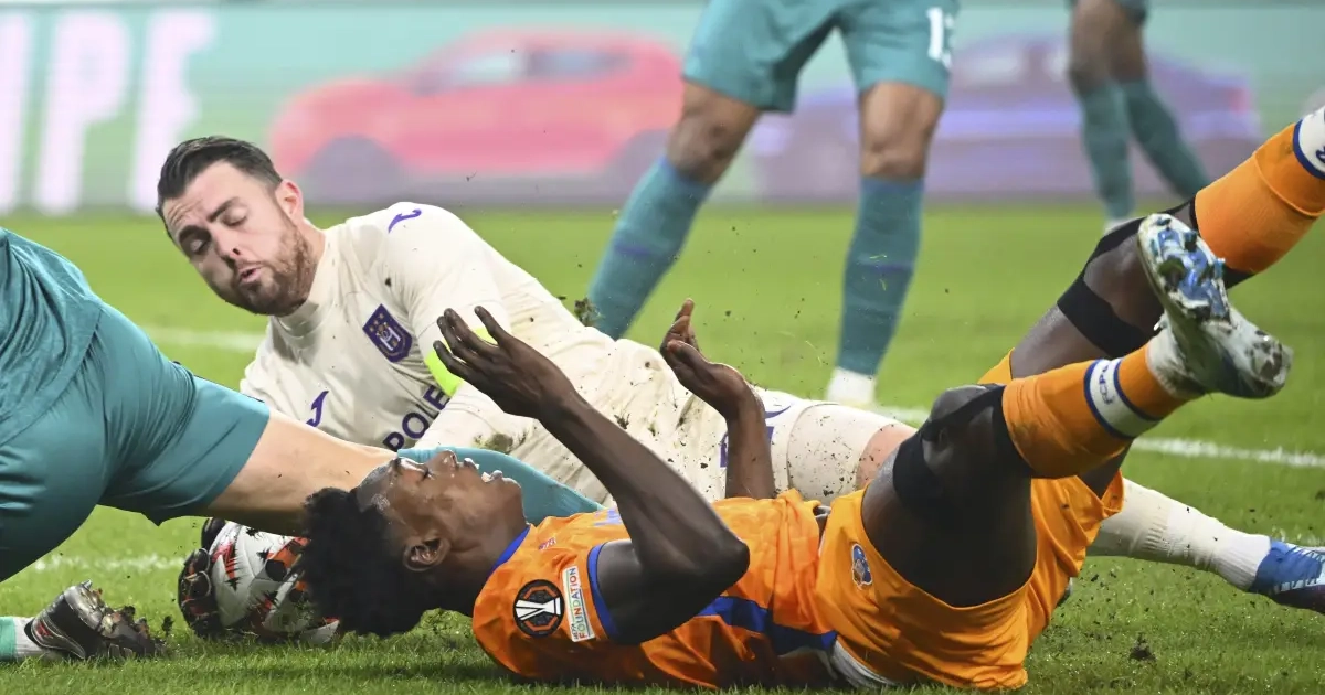 Coosemans krijgt nieuws te horen: 'Anderlecht gaat deze winter vol voor ...