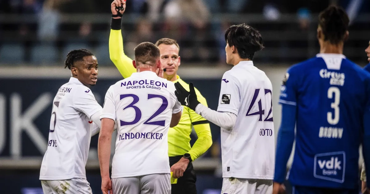 Ex-scheidsrechter Tim Pots velt zijn oordeel over bizarre rode kaart ...