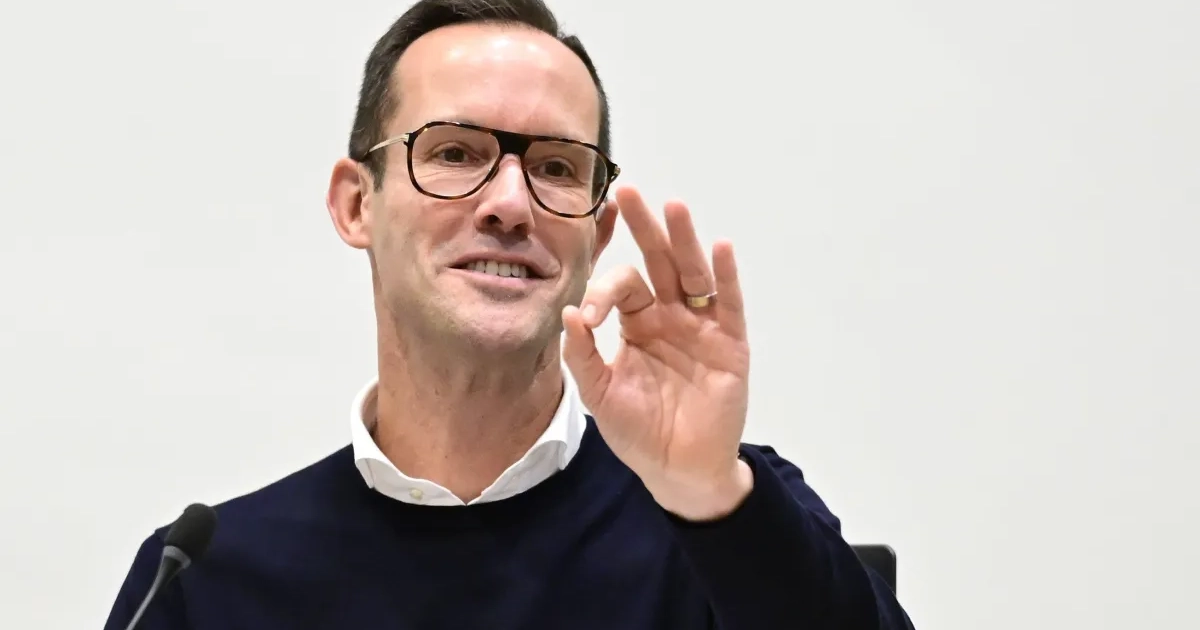 Minister Beenders komt tussen: "Dan moeten fans hun geld terugkrijgen ...